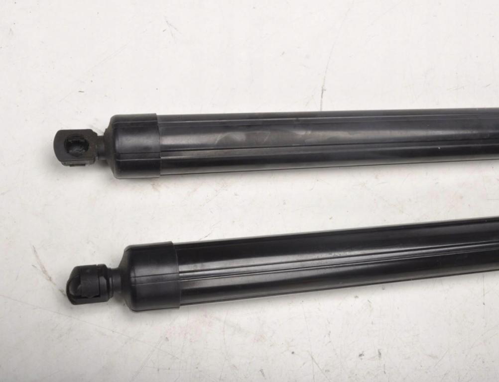 VOLVO XC60: I teleskopy, kufrové piestnice Teleskopy dverí 31457566 ...