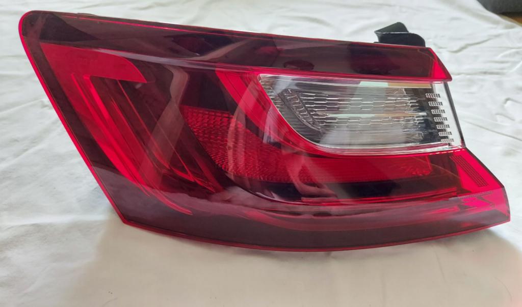 světlo zadní levá strana RENAULT MEGANE IV 265558986R | EkoDily.cz