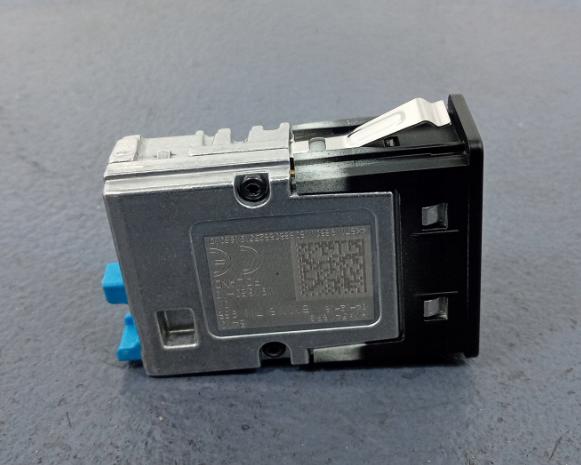 BMW G20 G21 G30 G31 HNÍZDO: USB-C: DOUBLE: 8711938 | EkoDiely.sk