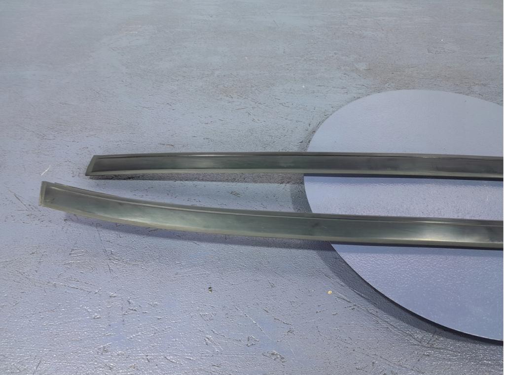 MERCEDES R W251 Lišty okna predné A2516904962 A2516905062 KOMPLET ...