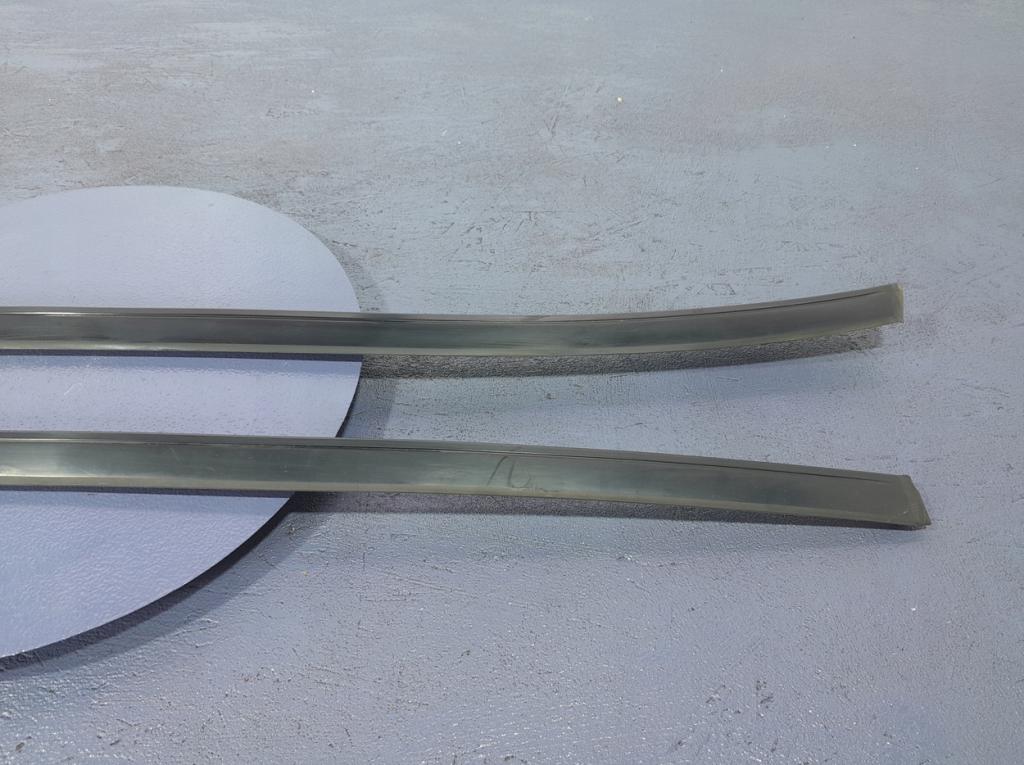 MERCEDES R W251 Lišty okna predné A2516904962 A2516905062 KOMPLET ...