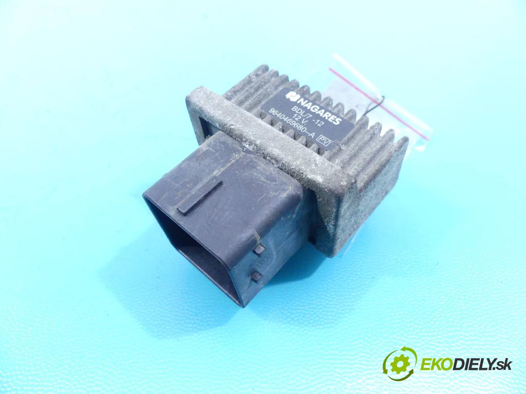 Nissan X-trail II 2008-2013 2.0 dci 150 HP automatic 110 kW 1995 cm3 5 ...