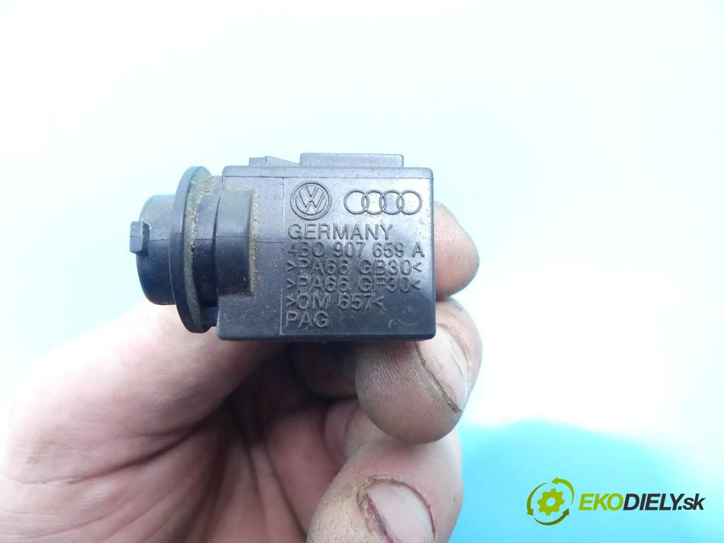 Audi A3 8P 2003-2012 1.9 tdi 105 HP manual 77 kW 1896 cm3 3- snímač ...