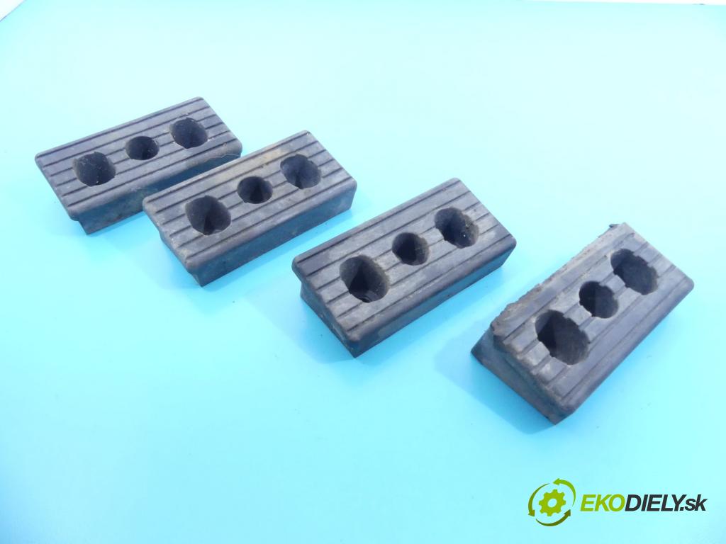 Tesla Model S 0.0b: automatic 310 kW 1 cm3 5- Základ: | EkoDily.cz