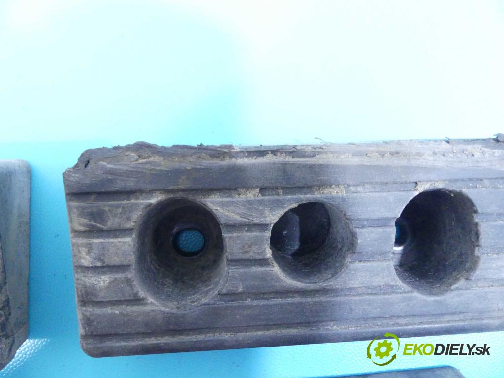 Tesla Model S 0.0b: automatic 310 kW 1 cm3 5- Základ: | EkoDily.cz