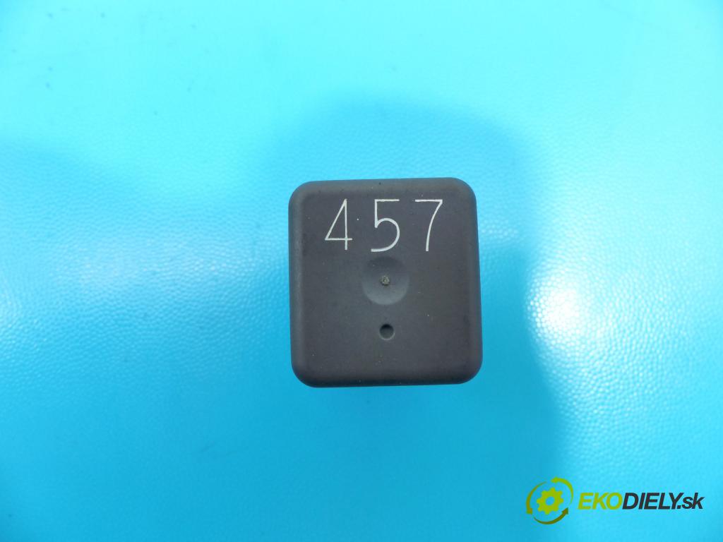 Audi A4 B8 2007-2015 2.0 tdi 143 HP manual 105 kW 1968 cm3 4- Relé ...