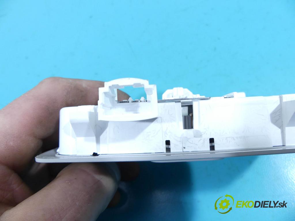 Dacia Sandero III 2020- 1.0 Tce 90 hp automatic 66 kW 999 cm3 5- světlo ...