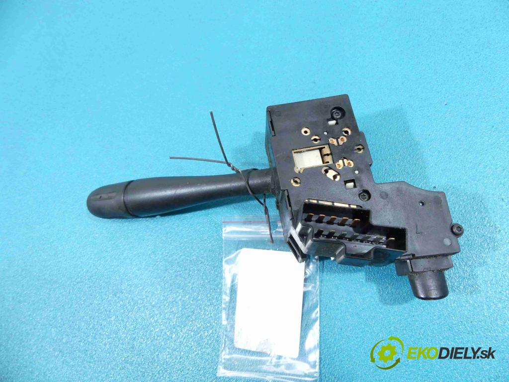 Chrysler Voyager 2.4 16V 150 hp manual 110 kW 2429 cm3 5- přepínač ...