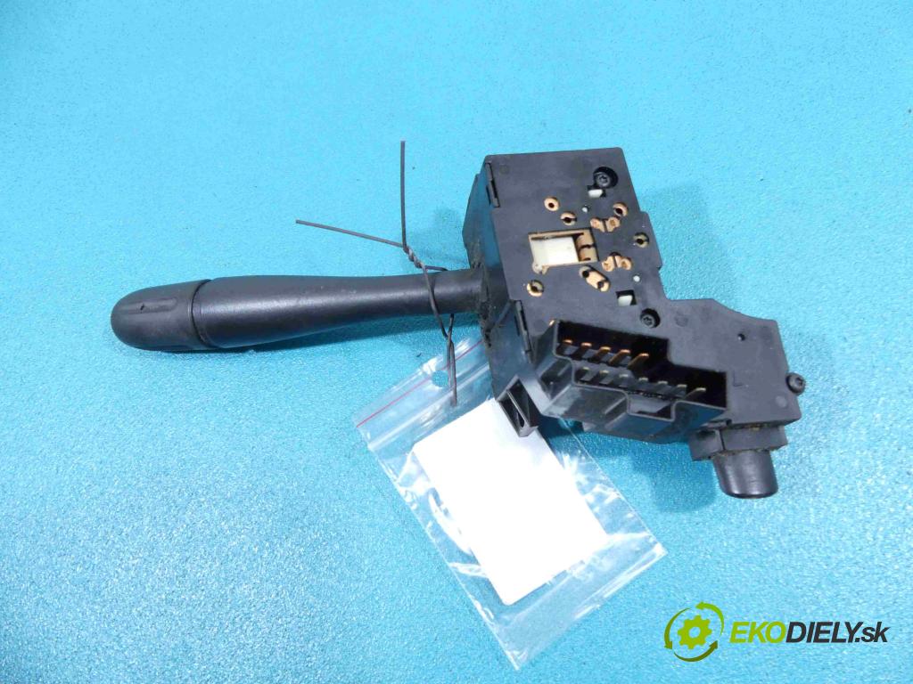 Chrysler Voyager 2.4 16V 150 hp manual 110 kW 2429 cm3 5- přepínač ...