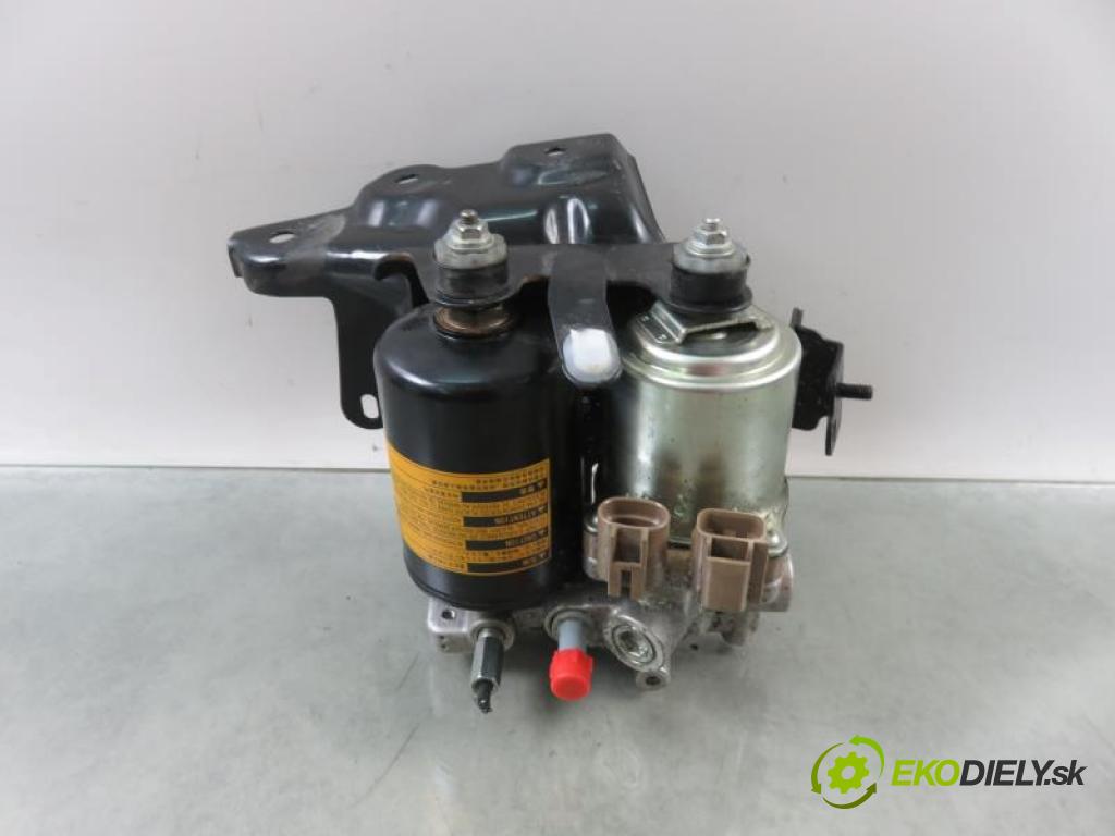 TOYOTA AURIS I (E15) 1.8 HYBRID 2ZR-FXE automatic 73 kW 99 km pumpa ...