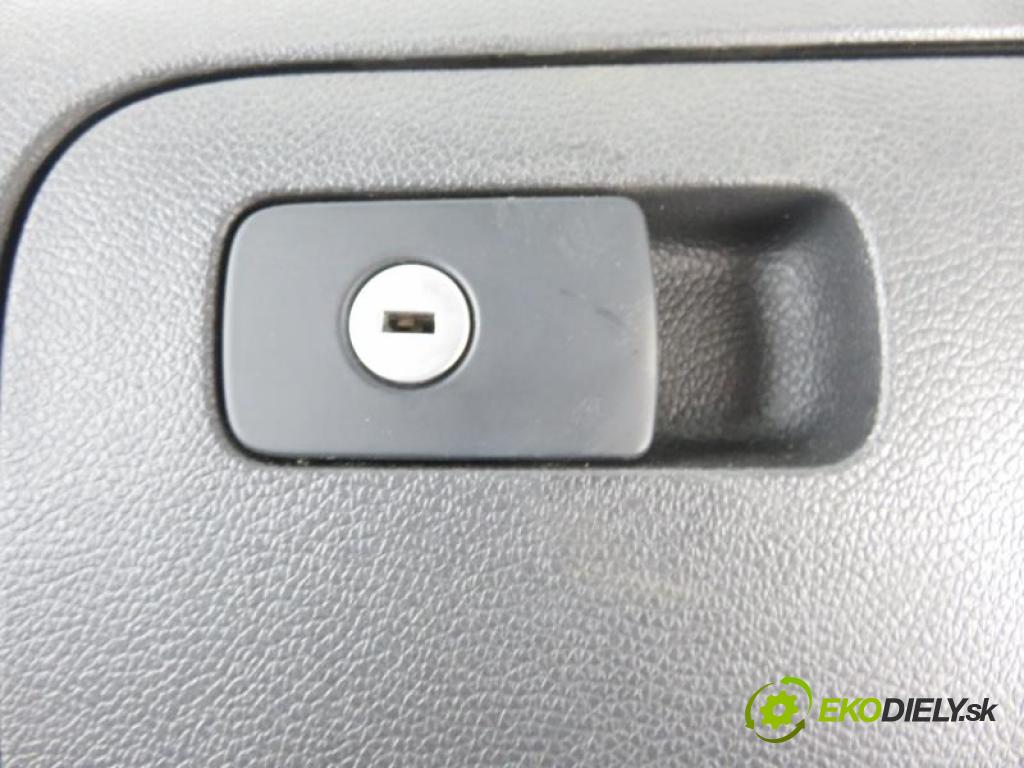 VW SCIROCCO III 2.0 TSI CAWB manual 6 stupňová 147 kW 200 km přihrádka ...