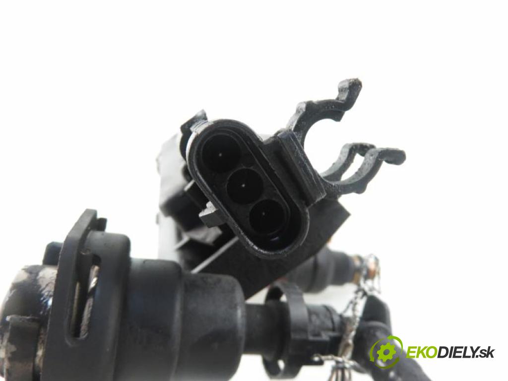 RENAULT CLIO II HB 1998 1,20 Listwy wtryskowe 1149,00 Lišta ...