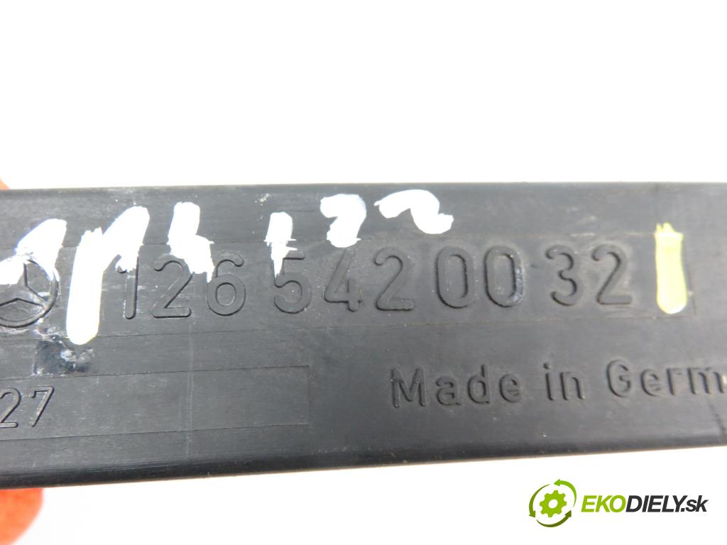 MERCEDES-BENZ Sedan (W124) SEDAN 1987 2996,00 Sterowniki świateł 2996 ...