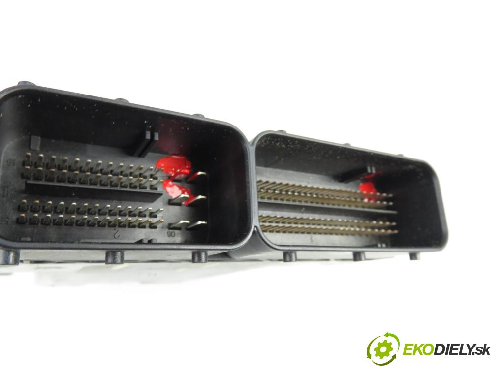 BMW 5 (F10) SEDAN 2011 2993,00 Sterowniki silnika 2993,00 Riadiaca ...