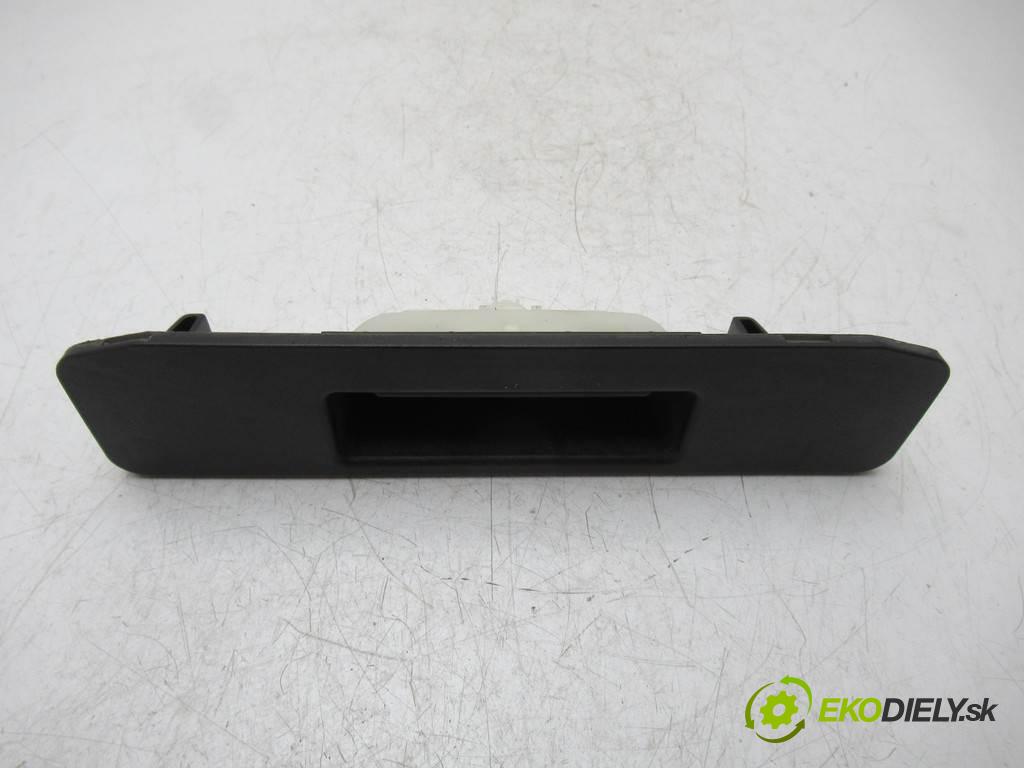 Mercedes-Benz A W176 2015 HATCHBACK 5D 1.6B 102KM 12-18 1600 Kľučka ...