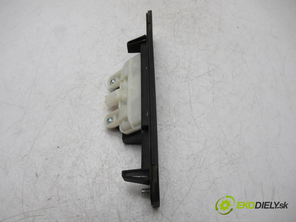 Mercedes-Benz A W176 2015 HATCHBACK 5D 1.6B 102KM 12-18 1600 Kľučka ...