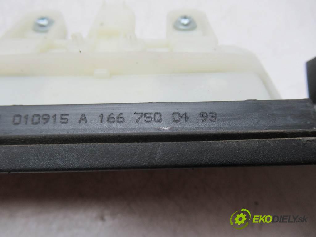 Mercedes-Benz A W176 2015 HATCHBACK 5D 1.6B 102KM 12-18 1600 Kľučka ...