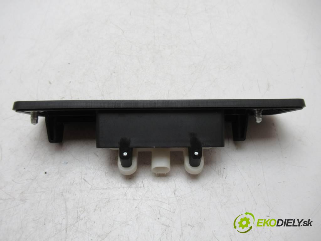 Mercedes-Benz A W176 2015 HATCHBACK 5D 1.6B 102KM 12-18 1600 Kľučka ...