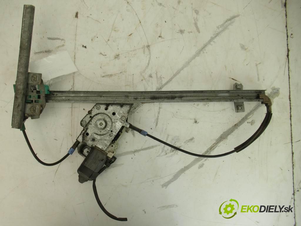 Mercedes-Benz ATEGO . mechanismus okna přední část pravý A9737200446 ...