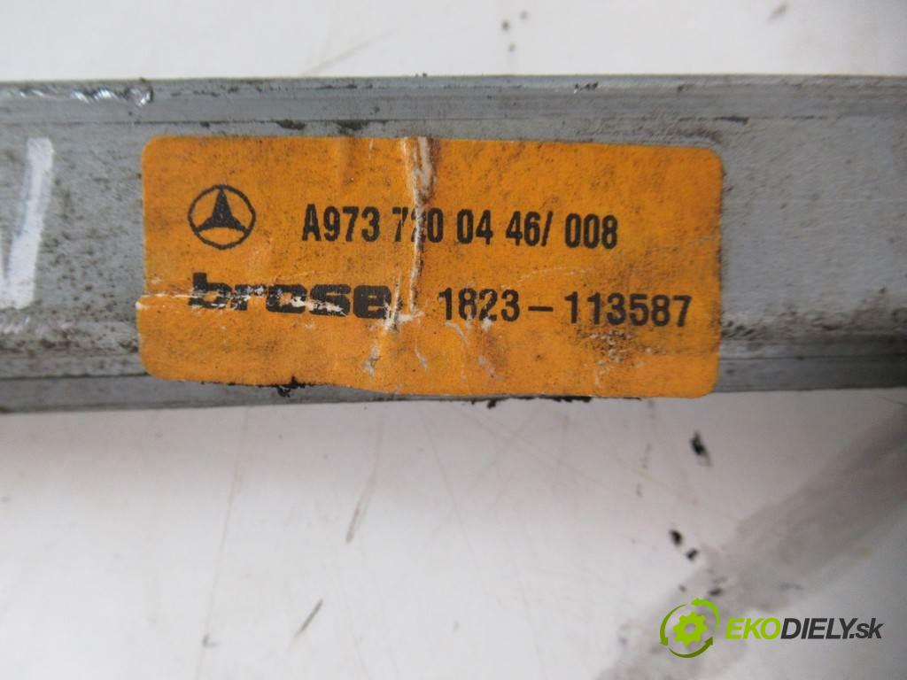 Mercedes-Benz ATEGO . mechanismus okna přední část pravý A9737200446 ...