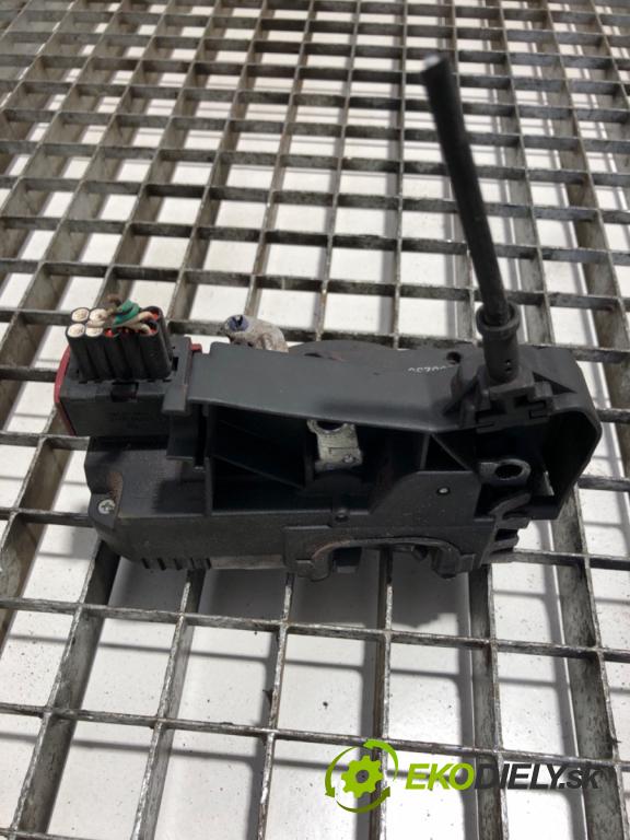 OPEL VIVARO A Autobus 2002 74 kW 1.9 DTI (F7, J7, A07) 1870 zámok dveře levý přední část ...