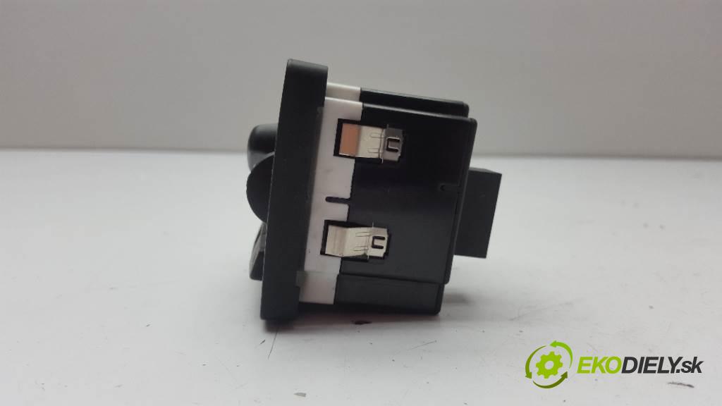 VOLVO V50 2009 136 kW 1997 přepínač světel 30739299 (Ovládaní topení a ...