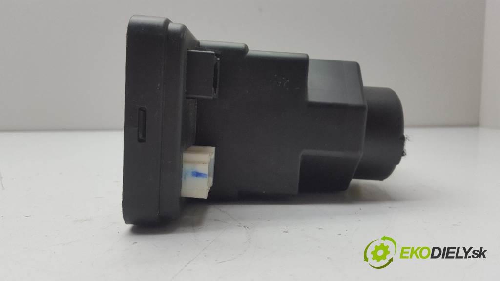 MERCEDES-BENZ W210 E290 2002 0 kW E290 2.9 motorek centrálního zámku ...