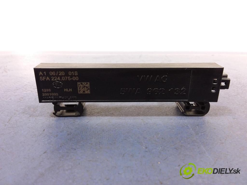 Skoda Octavia 2020 Antena 5WA962132 | EkoDily.cz