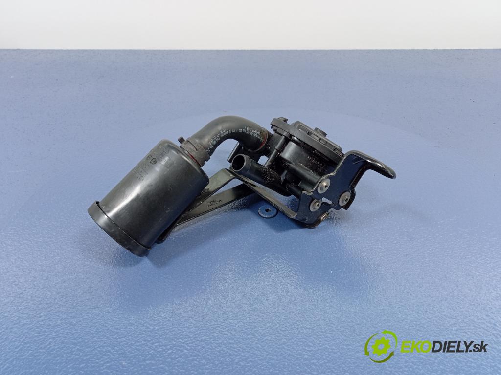 Bentley Bentayga 2018 Nádrž: Uhlí Aktivní 8K0906253K | EkoDily.cz