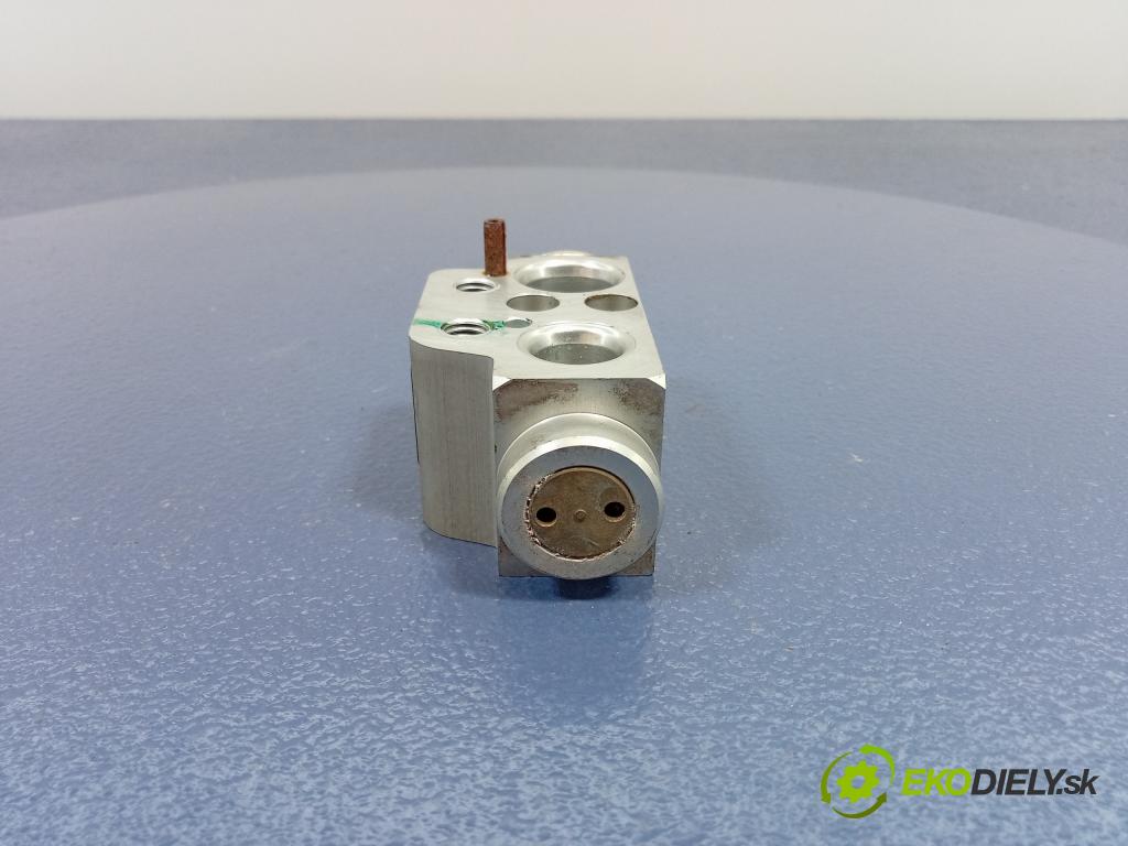 Porsche Cayenne 2013 Ventil: Ohřívače 7P0820679A | EkoDily.cz