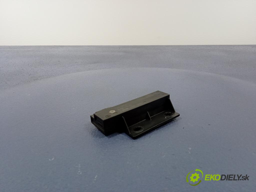 Jeep Grand Cherokee 2015 Antena 68068148AA | EkoDiely.sk