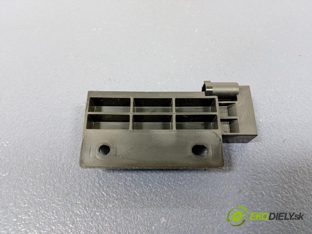 Jeep Grand Cherokee 2015 Antena 68068148AA | EkoDiely.sk