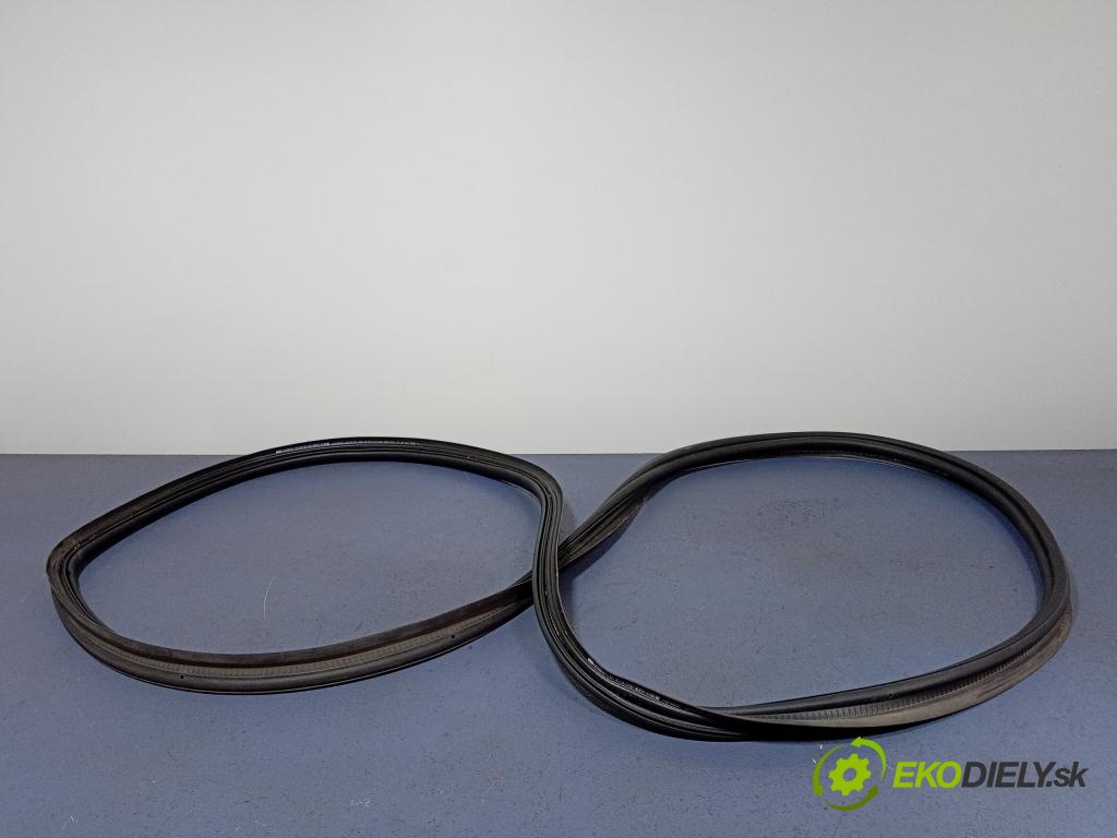 Mercedes GLC-Klasa 2019 Těsnění: Kryty kufr A2537402701 | EkoDily.cz