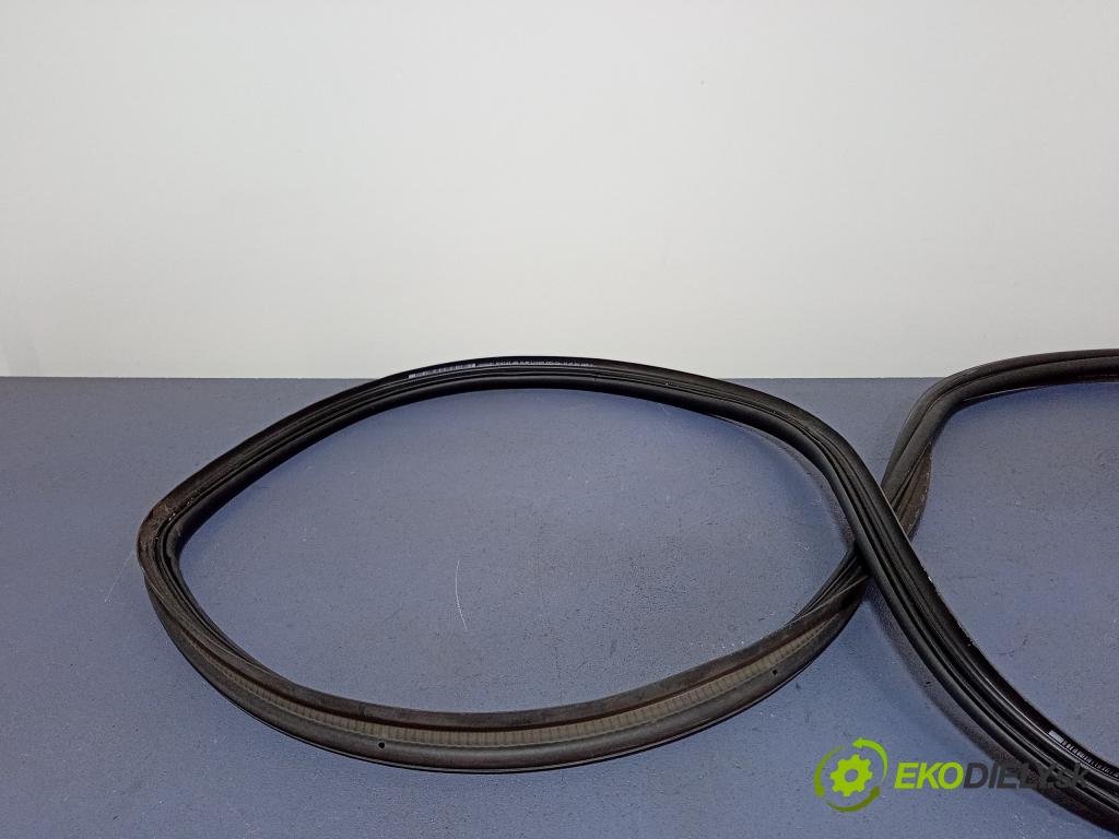 Mercedes GLC-Klasa 2019 Těsnění: Kryty kufr A2537402701 | EkoDily.cz