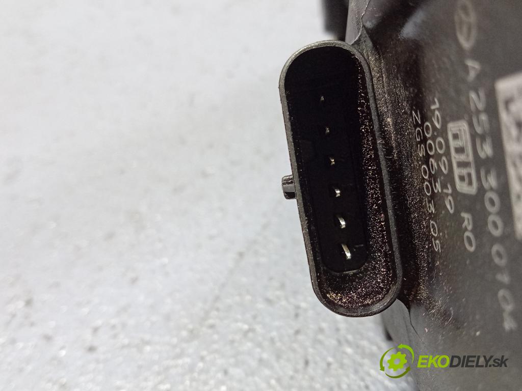 Mercedes GLC-Klasa 2019 pedal Plyn: A2533000104 | EkoDiely.sk