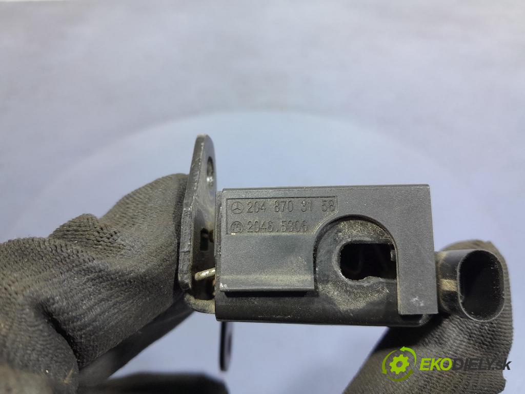 Mercedes C-klasa 2011 zámek masky: A2048800260 | EkoDily.cz